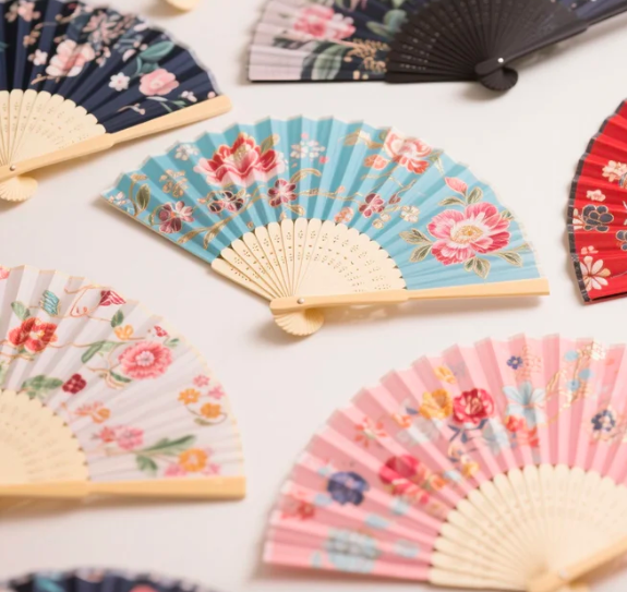 The Origin and Cultural Significance of Chinese Fans
